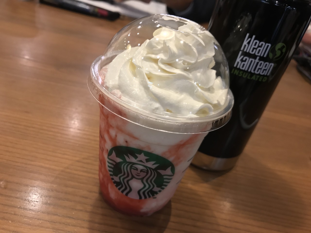 MaO(舞緒): "Strawberries & Cream Frappucino 🍓🍓🍓🍓🍓🍓🍓🍓🍓🍓🍓 #スターバ…" - Pawoo ...