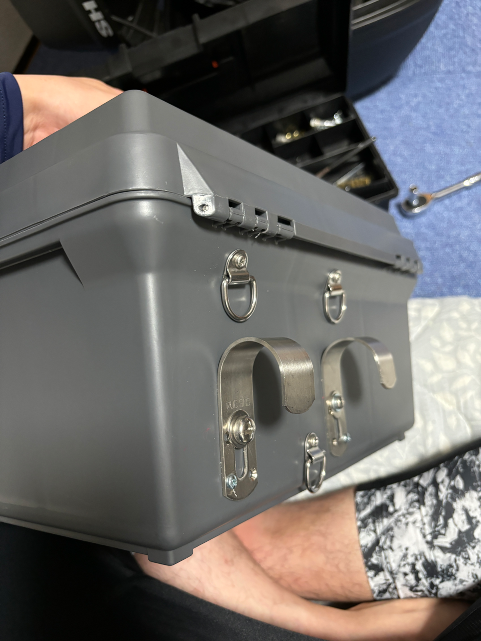 自走榴弾砲: "ホムセンツール箱のサイドパニア改造計画いったん完了……したけどフレーム固定用金具のサイズ見直しが必…" - Pawoo ...