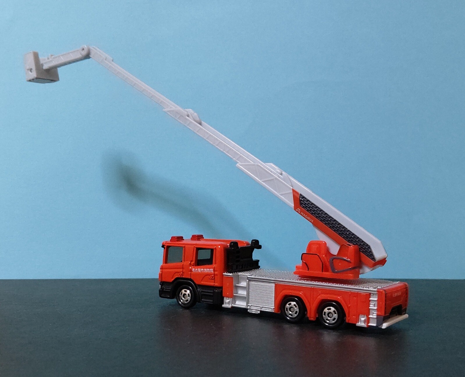 ターボ5号: "名古屋市消防局 30m級先端屈折式はしご車 #トミカ" - Pawoo - 創作活動や自由なコミュニケーションを楽しめる場